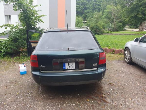 Green Audi A6 1999 in Saldus, with an engine capacity of 2.80 L and mileage of 301 thousand km for 800 €, photo 4 on AUTOMOTO.COM.LV