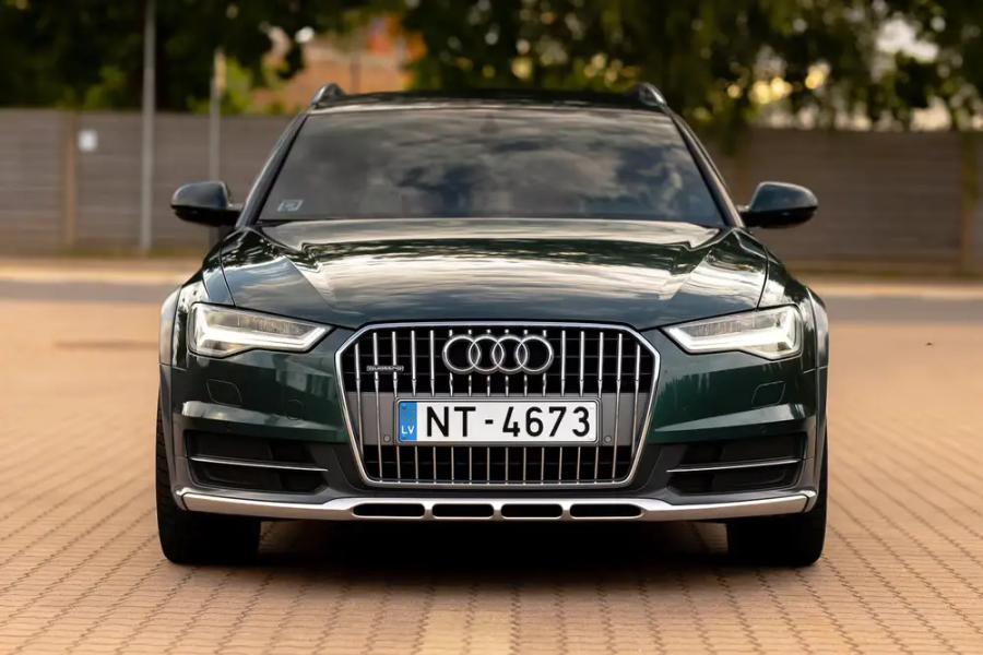 Green Audi A6 2017 in Jelgava, with an engine capacity of 3.00 L and mileage of 249 thousand km for 17700 €, photo 4 on AUTOMOTO.COM.LV