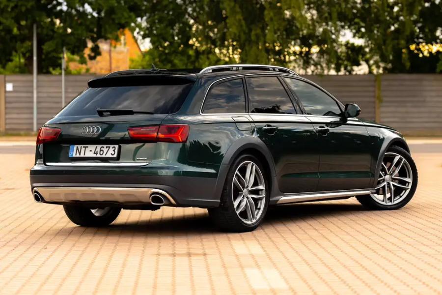 Green Audi A6 2017 in Jelgava, with an engine capacity of 3.00 L and mileage of 249 thousand km for 17700 €, photo 6 on AUTOMOTO.COM.LV