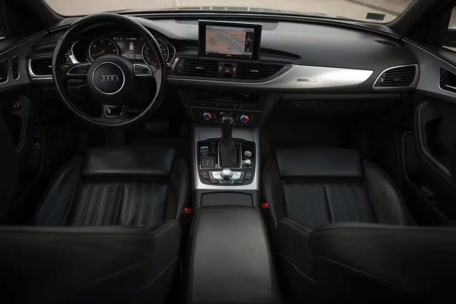 Green Audi A6 2017 in Jelgava, with an engine capacity of 3.00 L and mileage of 249 thousand km for 17700 €, photo 9 on AUTOMOTO.COM.LV
