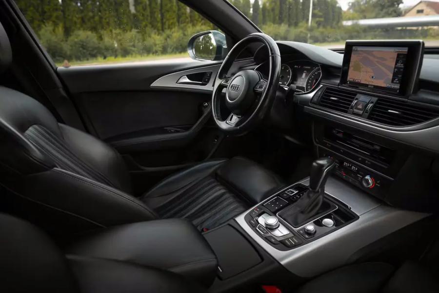 Green Audi A6 2017 in Jelgava, with an engine capacity of 3.00 L and mileage of 249 thousand km for 17700 €, photo 22 on AUTOMOTO.COM.LV
