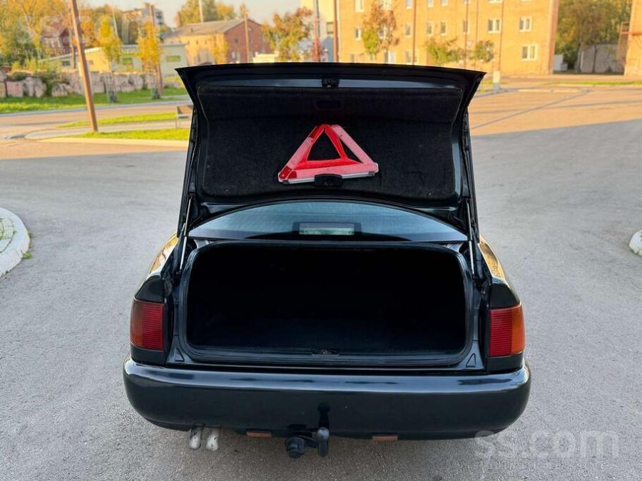 Grey Audi A6 1996 in Aizkraukle, with an engine capacity of 2.50 L and mileage of 311 thousand km for 3750 €, photo 6 on AUTOMOTO.COM.LV