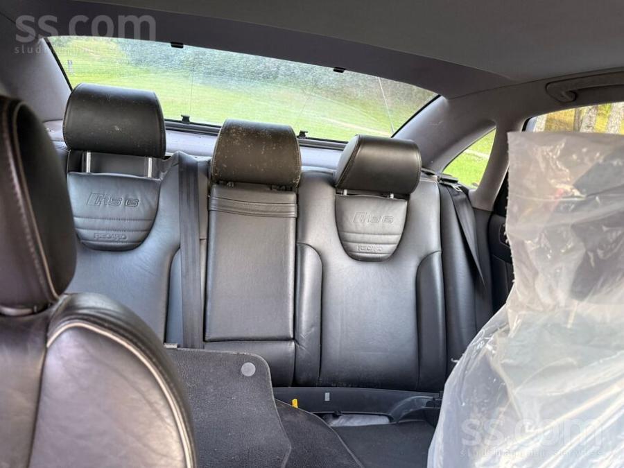 Pelēks Audi A6 2000 Ogre, ar dzinēja tilpumu 4.20 L un nobraukumu 300 tūkst. km par 1500 €, foto 3 vietnē AUTOMOTO.COM.LV
