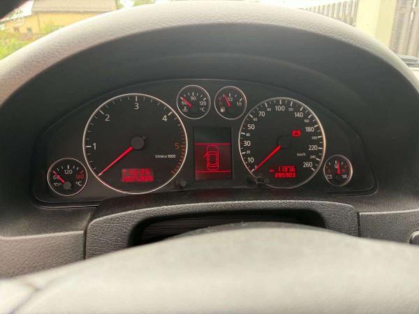 Grey Audi A6 2001 in Marijampole, with an engine capacity of 2.50 L and mileage of 286 thousand km for 1300 €, photo 8 on AUTOMOTO.COM.LV