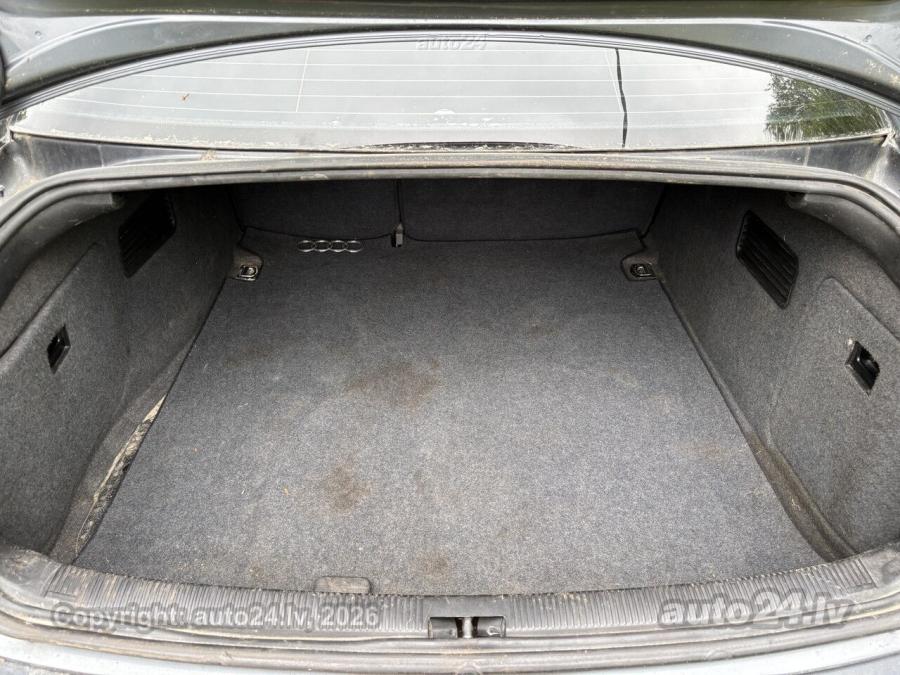 Grey Audi A6 2002 in Valga, with an engine capacity of 1.90 L and mileage of 0 thousand km for 1300 €, photo 10 on AUTOMOTO.COM.LV