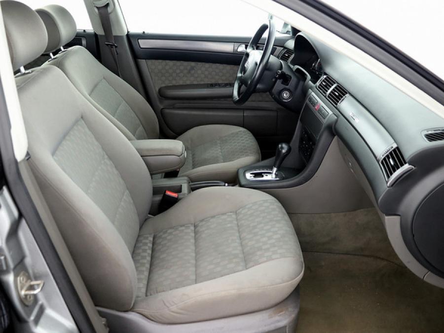 Grey Audi A6 2002 in Tallinn, with an engine capacity of 2.40 L and mileage of 177 thousand km for 899 €, photo 7 on AUTOMOTO.COM.LV