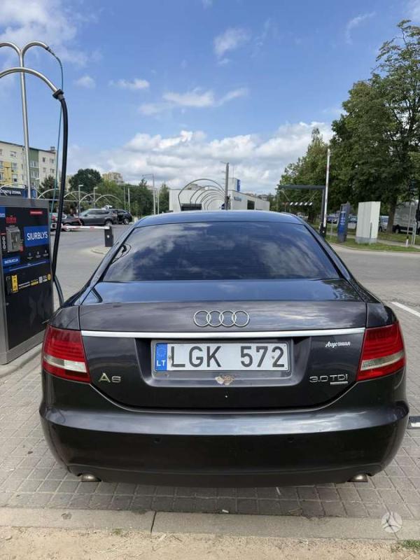 Pelēks Audi A6 2004 Viļņa, ar dzinēja tilpumu 2.97 L un nobraukumu 371 tūkst. km par 3000 €, foto 3 vietnē AUTOMOTO.COM.LV