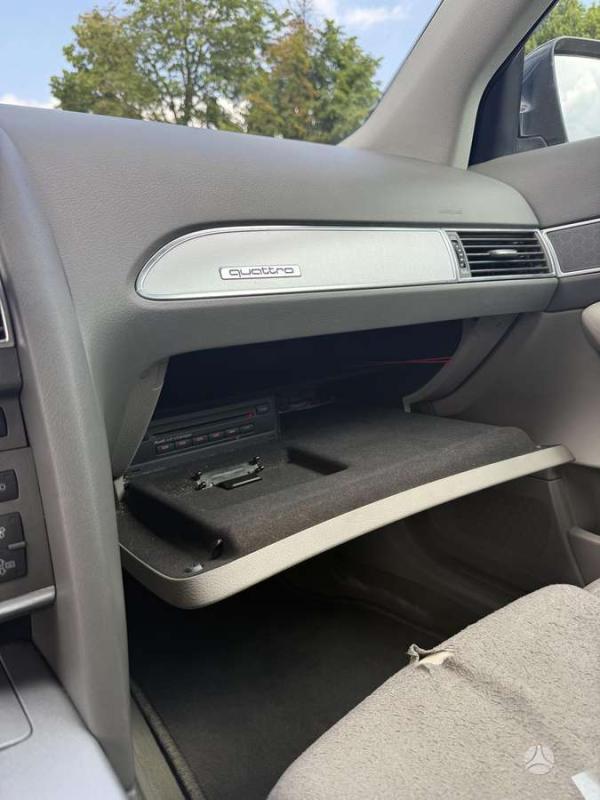 Pelēks Audi A6 2004 Viļņa, ar dzinēja tilpumu 2.97 L un nobraukumu 371 tūkst. km par 3000 €, foto 10 vietnē AUTOMOTO.COM.LV
