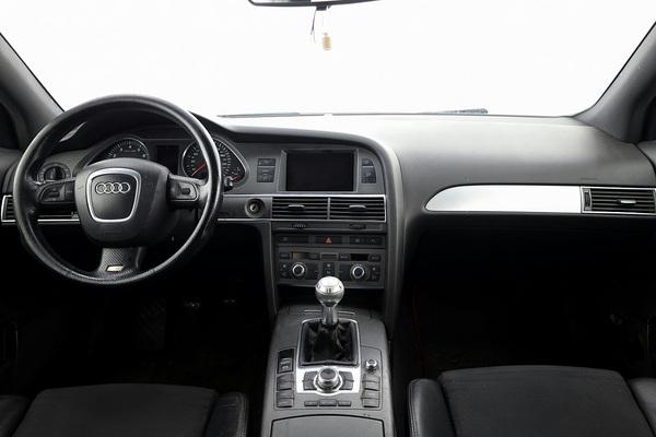 Grey Audi A6 2004 in Tallinn, with an engine capacity of 2.40 L and mileage of 356 thousand km for 599 €, photo 5 on AUTOMOTO.COM.LV