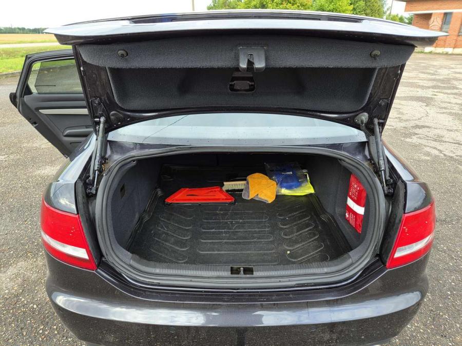 Grey Audi A6 2004 in Joniskis, with an engine capacity of 2.97 L and mileage of 315 thousand km for 2650 €, photo 24 on AUTOMOTO.COM.LV