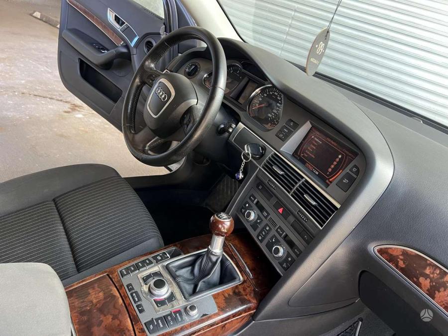 Серый Ауди А6 2005 в Вильнюс, объемом двигателя 2.70 л и пробегом 350 тыс. км за 1550 €, фото 23 на AUTOMOTO.COM.LV