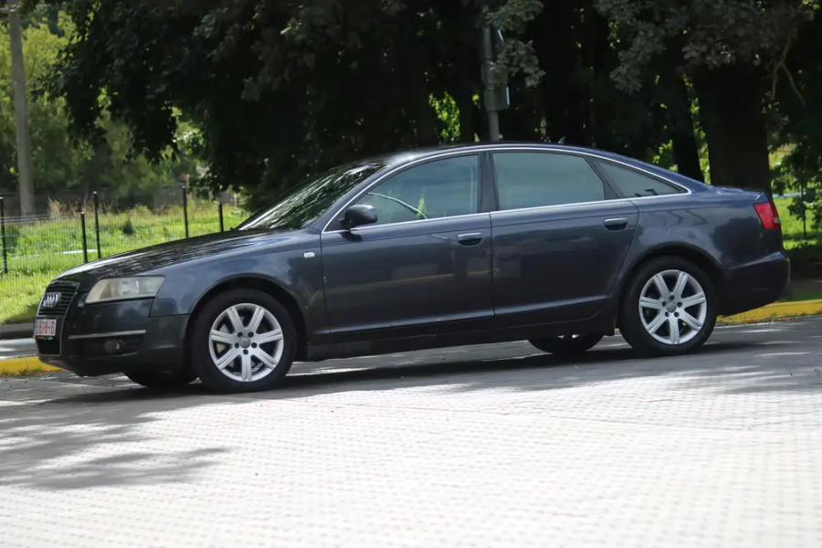 Grey Audi A6 2005 in Riga, with an engine capacity of 3.00 L and mileage of 436 thousand km for 1790 €, photo 6 on AUTOMOTO.COM.LV