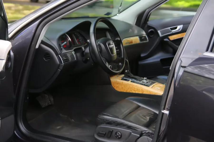 Grey Audi A6 2005 in Riga, with an engine capacity of 3.00 L and mileage of 436 thousand km for 1790 €, photo 8 on AUTOMOTO.COM.LV