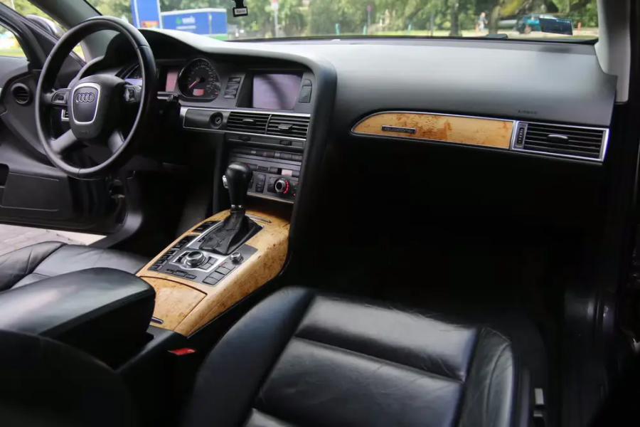 Grey Audi A6 2005 in Riga, with an engine capacity of 3.00 L and mileage of 436 thousand km for 1790 €, photo 11 on AUTOMOTO.COM.LV