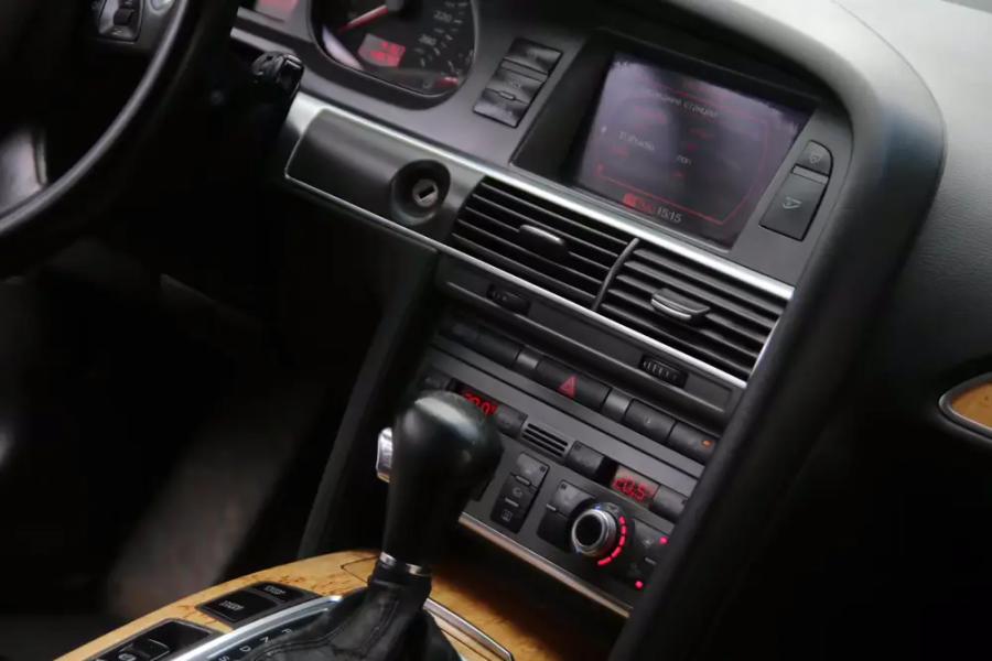 Grey Audi A6 2005 in Riga, with an engine capacity of 3.00 L and mileage of 436 thousand km for 1790 €, photo 12 on AUTOMOTO.COM.LV