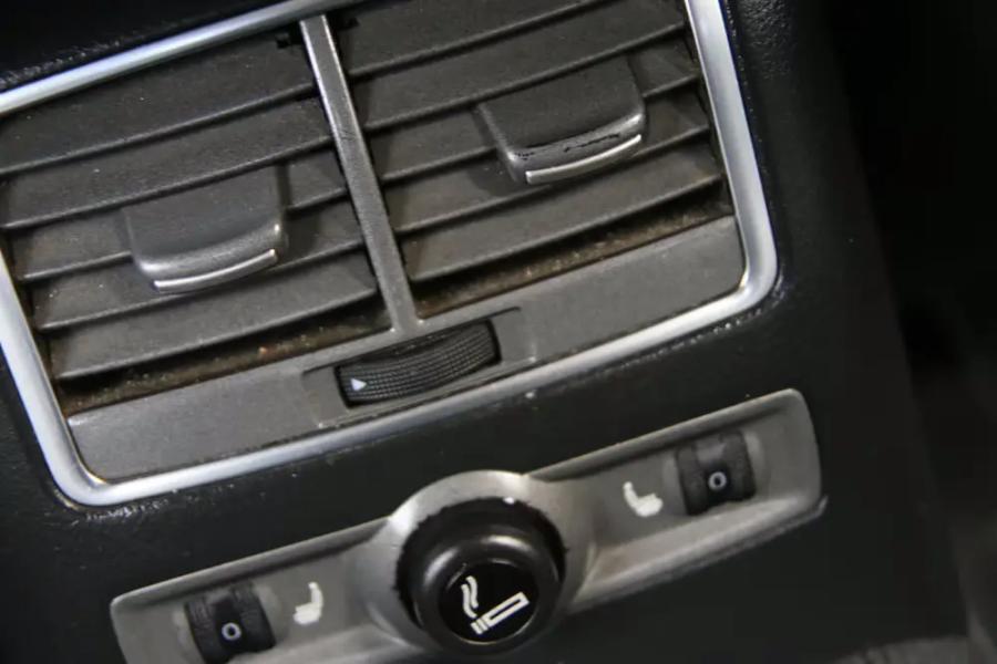 Grey Audi A6 2005 in Riga, with an engine capacity of 3.00 L and mileage of 436 thousand km for 1790 €, photo 20 on AUTOMOTO.COM.LV