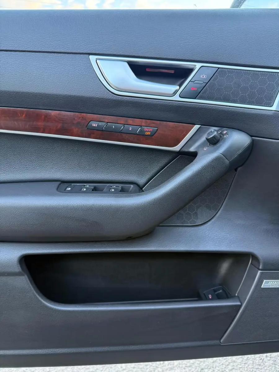 Grey Audi A6 2005 in Riga, with an engine capacity of 3.00 L and mileage of 360 thousand km for 3500 €, photo 15 on AUTOMOTO.COM.LV