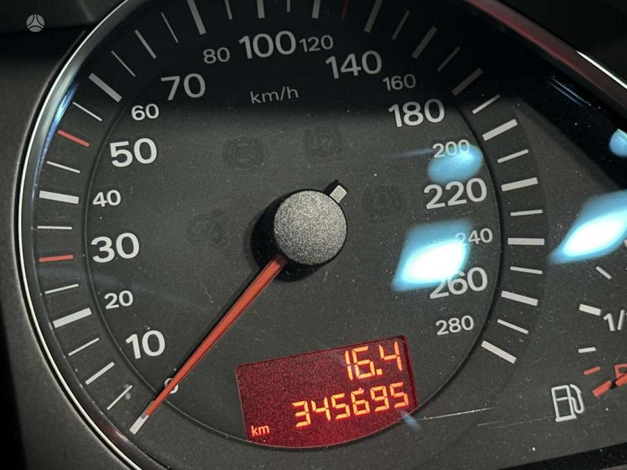 Pelēks Audi A6 2005 Jurbarkas, ar dzinēja tilpumu 3.00 L un nobraukumu 346 tūkst. km par 3000 €, foto 22 vietnē AUTOMOTO.COM.LV