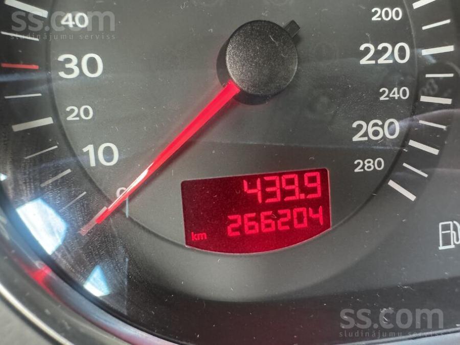 Grey Audi A6 2005 in Cesis, with an engine capacity of 3.00 L and mileage of 266 thousand km for 4900 €, photo 21 on AUTOMOTO.COM.LV