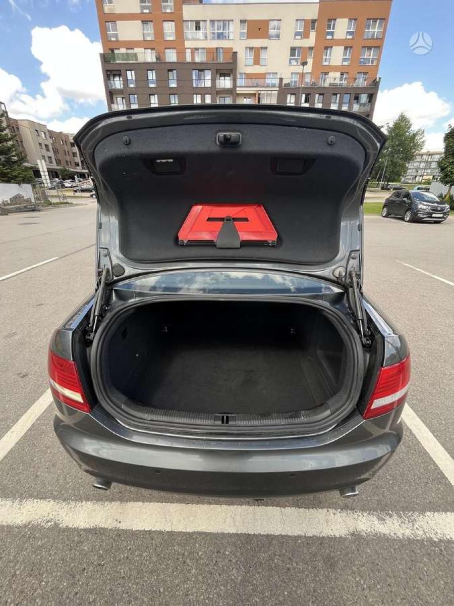 Pelēks Audi A6 2005 Viļņa, ar dzinēja tilpumu 2.39 L un nobraukumu 226 tūkst. km par 2100 €, foto 12 vietnē AUTOMOTO.COM.LV