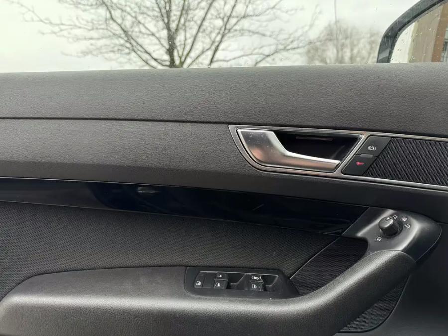 Grey Audi A6 2006 in Riga, with an engine capacity of 3.00 L and mileage of 318 thousand km for 3190 €, photo 26 on AUTOMOTO.COM.LV