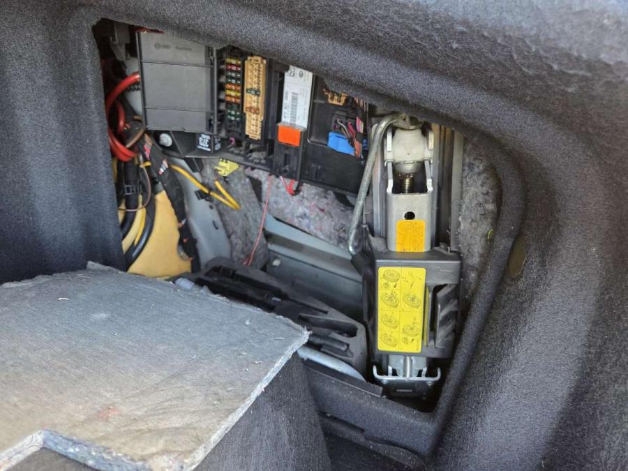 Grey Audi A6 2006 in Vilnius, with an engine capacity of 1.97 L and mileage of 320 thousand km for 3350 €, photo 21 on AUTOMOTO.COM.LV