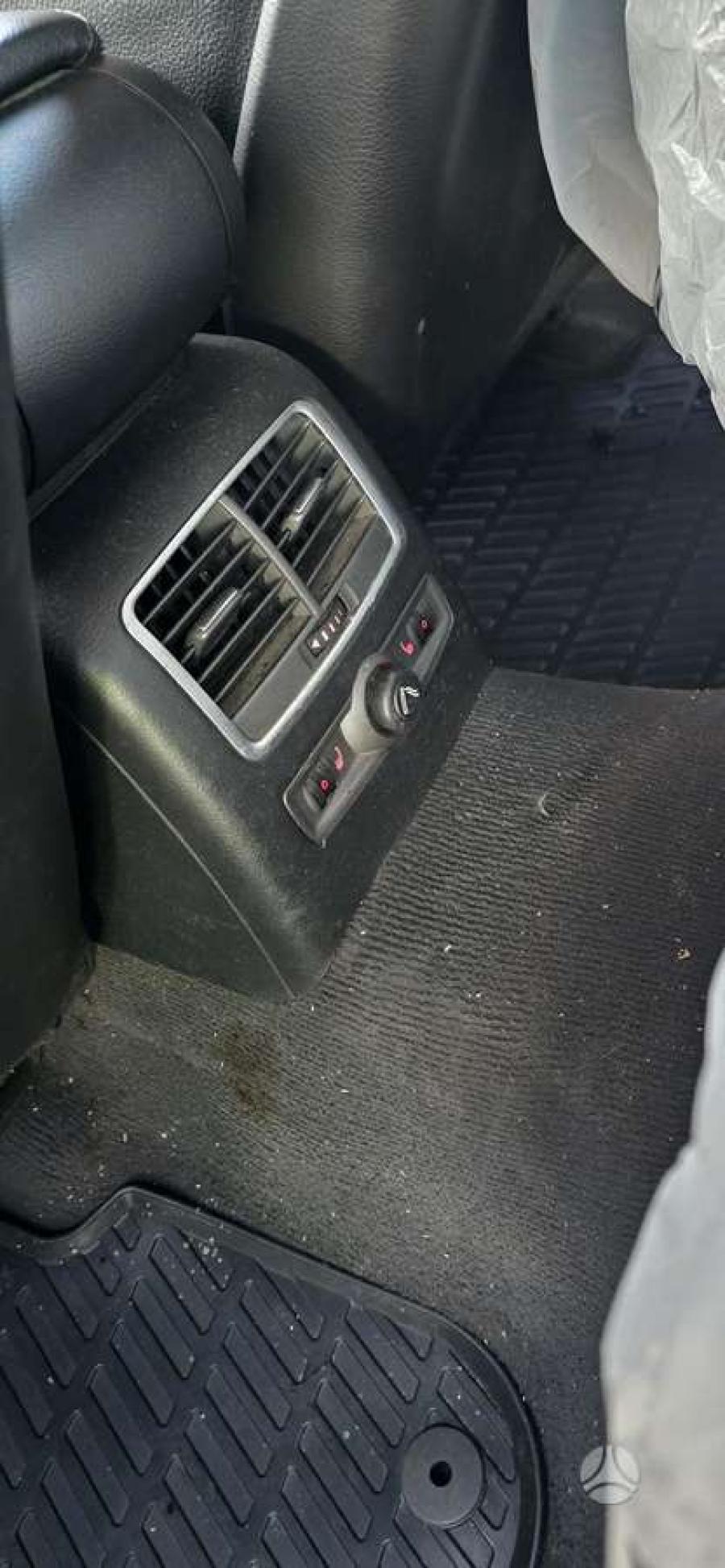 Grey Audi A6 2006 in Vilnius, with an engine capacity of 2.97 L and mileage of 456 thousand km for 1400 €, photo 17 on AUTOMOTO.COM.LV