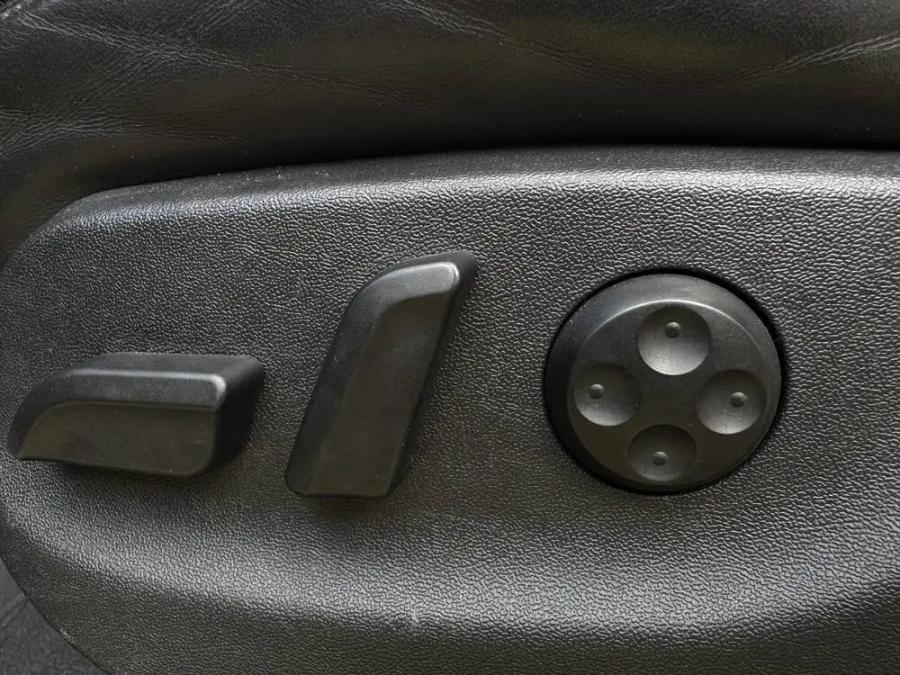 Grey Audi A6 2007 in Riga, with an engine capacity of 3.00 L and mileage of 297 thousand km for 3390 €, photo 15 on AUTOMOTO.COM.LV