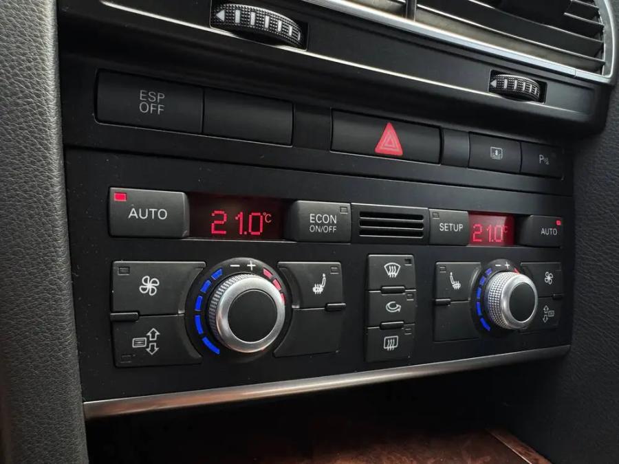 Grey Audi A6 2007 in Riga, with an engine capacity of 3.00 L and mileage of 297 thousand km for 3390 €, photo 20 on AUTOMOTO.COM.LV