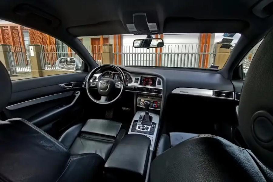 Grey Audi A6 2009 in Riga, with an engine capacity of 3.00 L and mileage of 264 thousand km for 8490 €, photo 11 on AUTOMOTO.COM.LV