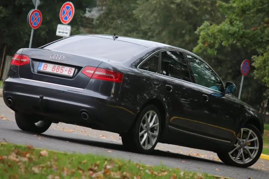 Grey Audi A6 2010 in Riga, with an engine capacity of 3.00 L and mileage of 305 thousand km for 6490 €, photo 3 on AUTOMOTO.COM.LV