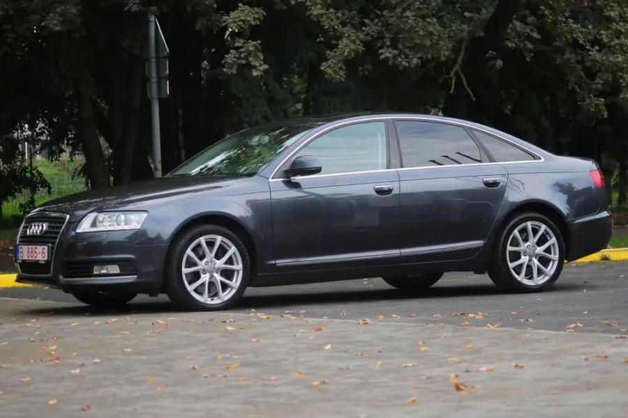 Grey Audi A6 2010 in Riga, with an engine capacity of 3.00 L and mileage of 305 thousand km for 6490 €, photo 5 on AUTOMOTO.COM.LV