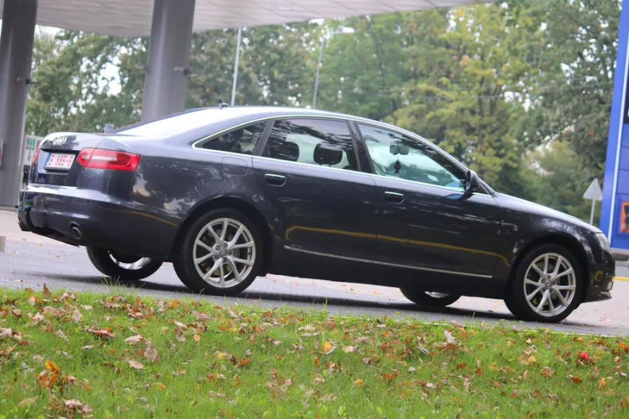Grey Audi A6 2010 in Riga, with an engine capacity of 3.00 L and mileage of 305 thousand km for 6490 €, photo 6 on AUTOMOTO.COM.LV