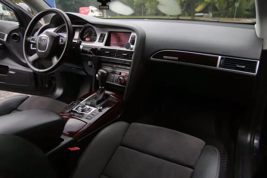 Grey Audi A6 2010 in Riga, with an engine capacity of 3.00 L and mileage of 305 thousand km for 6490 €, photo 11 on AUTOMOTO.COM.LV