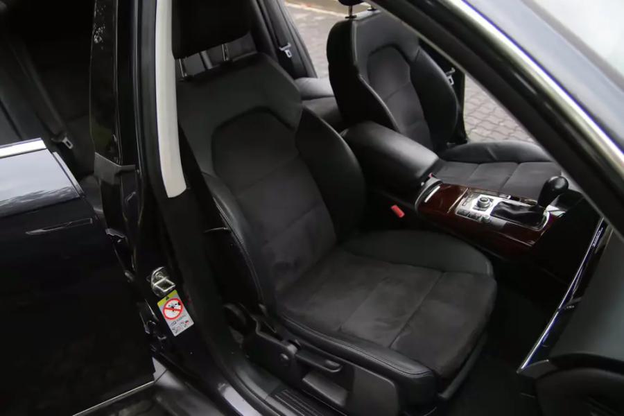 Grey Audi A6 2010 in Riga, with an engine capacity of 3.00 L and mileage of 305 thousand km for 6490 €, photo 13 on AUTOMOTO.COM.LV