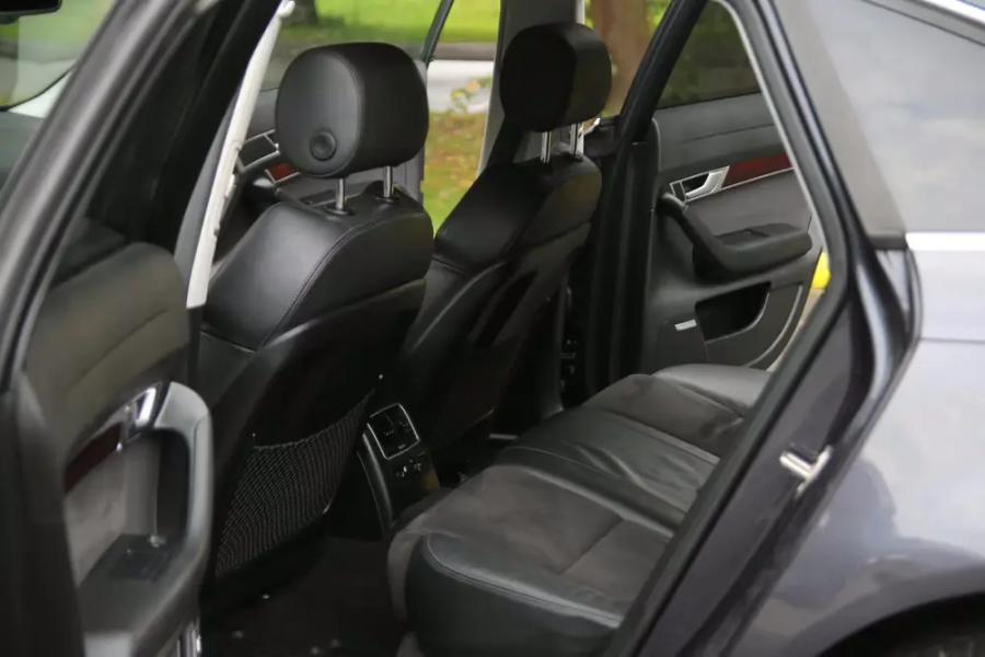 Grey Audi A6 2010 in Riga, with an engine capacity of 3.00 L and mileage of 305 thousand km for 6490 €, photo 14 on AUTOMOTO.COM.LV