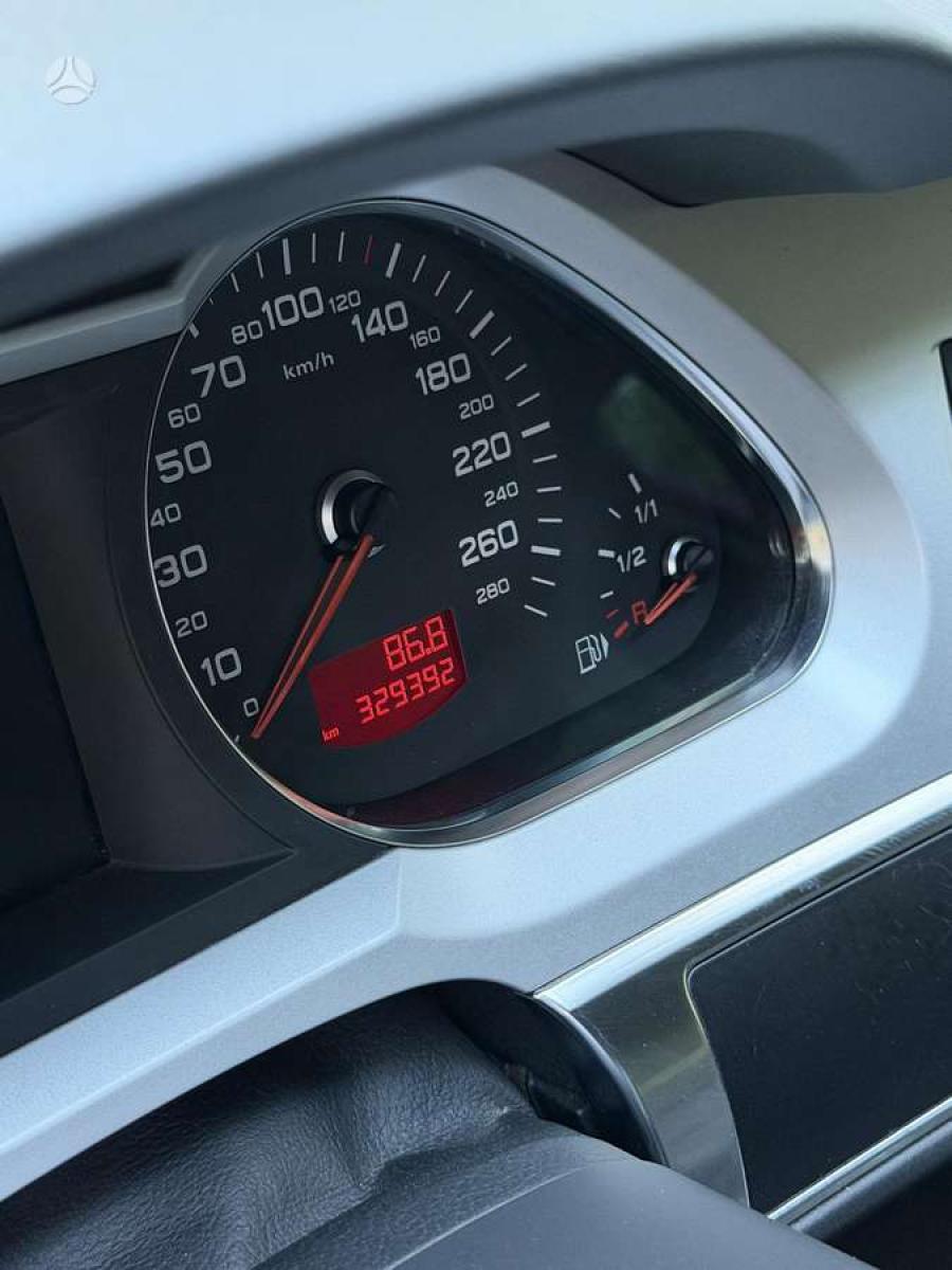 Grey Audi A6 2010 in Vilnius, with an engine capacity of 2.97 L and mileage of 330 thousand km for 5000 €, photo 13 on AUTOMOTO.COM.LV