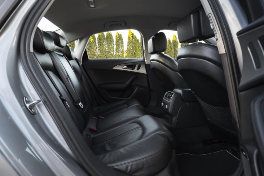 Grey Audi A6 2011 in Riga, with an engine capacity of 3.00 L and mileage of 394 thousand km for 8300 €, photo 19 on AUTOMOTO.COM.LV