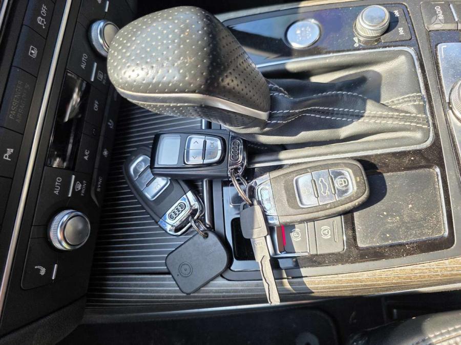 Grey Audi A6 2015 in Vilnius, with an engine capacity of 2.97 L and mileage of 330 thousand km for 9900 €, photo 16 on AUTOMOTO.COM.LV