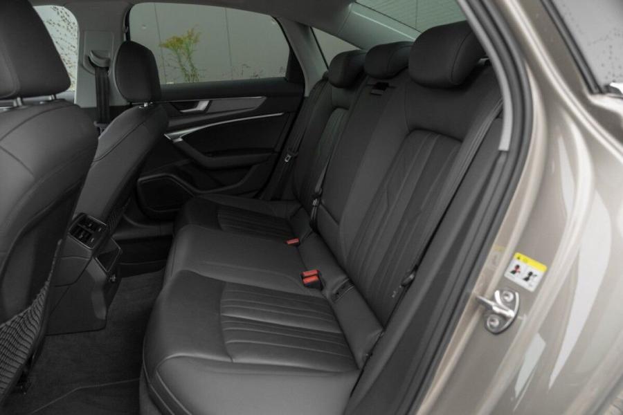 Grey Audi A6 2020 in Vilnius, with an engine capacity of 2.00 L and mileage of 119 thousand km for 24000 €, photo 12 on AUTOMOTO.COM.LV