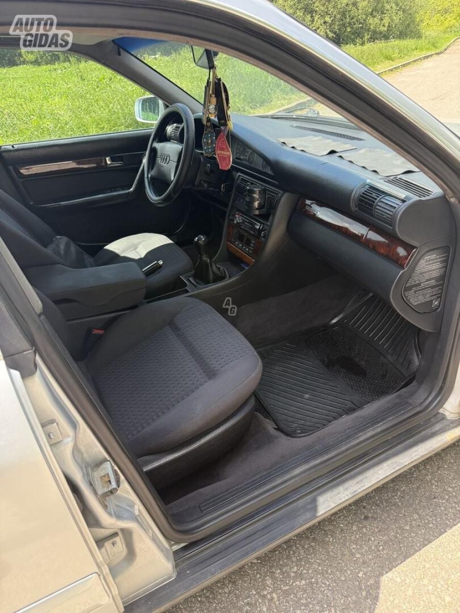 Pelēks Audi A6 1997 Viļņa, ar dzinēja tilpumu 2.50 L un nobraukumu 380 tūkst. km par 1800 €, foto 16 vietnē AUTOMOTO.COM.LV