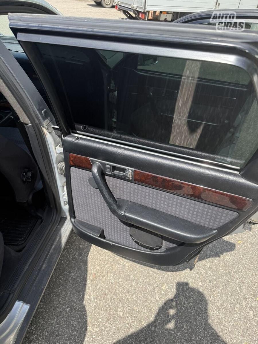 Pelēks Audi A6 1997 Viļņa, ar dzinēja tilpumu 2.50 L un nobraukumu 380 tūkst. km par 1800 €, foto 18 vietnē AUTOMOTO.COM.LV