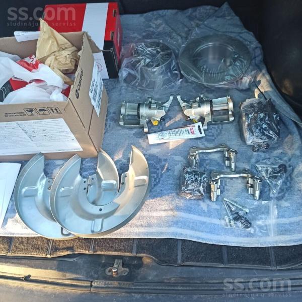 Audi A6 1997 Krāslava vietnē Pelēks Audi A6 1997 Krāslava, ar dzinēja tilpumu 2.50 L un nobraukumu 0 tūkst. km par 3200 €, foto 10 vietnē AUTOMOTO.COM.LV