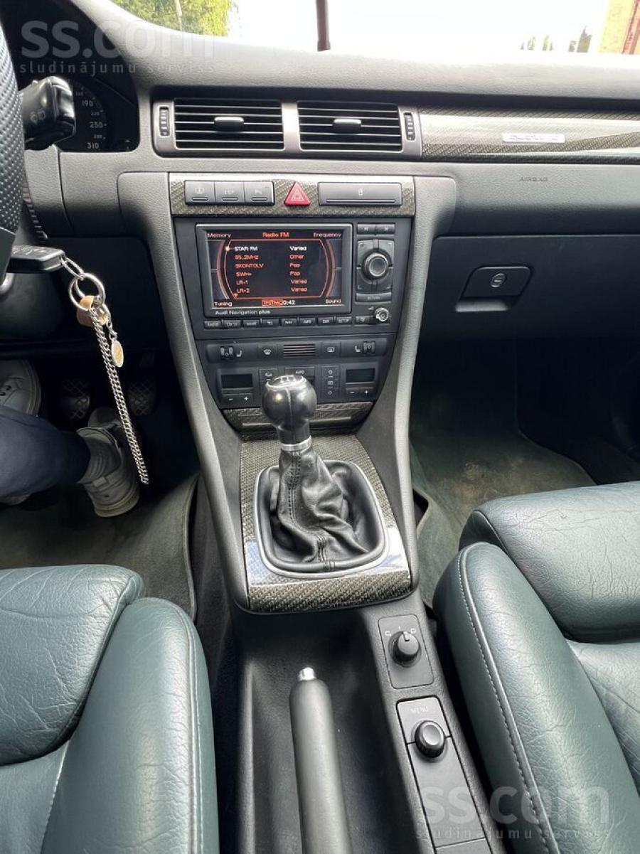 Grey Audi A6 2000 in Daugavpils, with an engine capacity of 4.20 L and mileage of 300 thousand km for 11000 €, photo 12 on AUTOMOTO.COM.LV