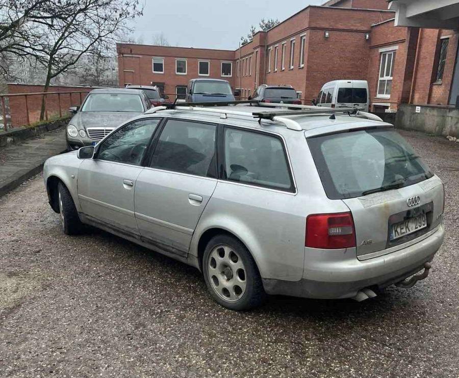 Grey Audi A6 2001 in Vilnius, with an engine capacity of 2.50 L and mileage of 350 thousand km for 600 €, photo 3 on AUTOMOTO.COM.LV