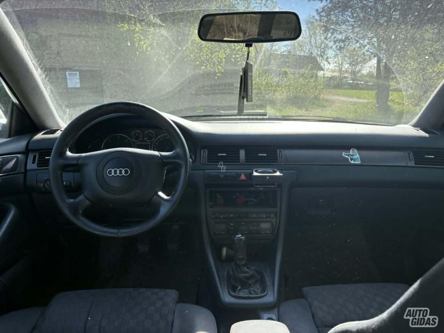 Pelēks Audi A6 2001 Viļņa, ar dzinēja tilpumu 2.50 L un nobraukumu 400 tūkst. km par 500 €, foto 7 vietnē AUTOMOTO.COM.LV