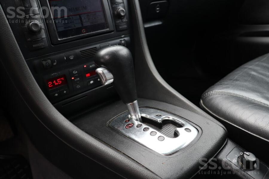 Pelēks Audi A6 2004 Rīga, ar dzinēja tilpumu 2.50 L un nobraukumu 353 tūkst. km par 1490 €, foto 12 vietnē AUTOMOTO.COM.LV