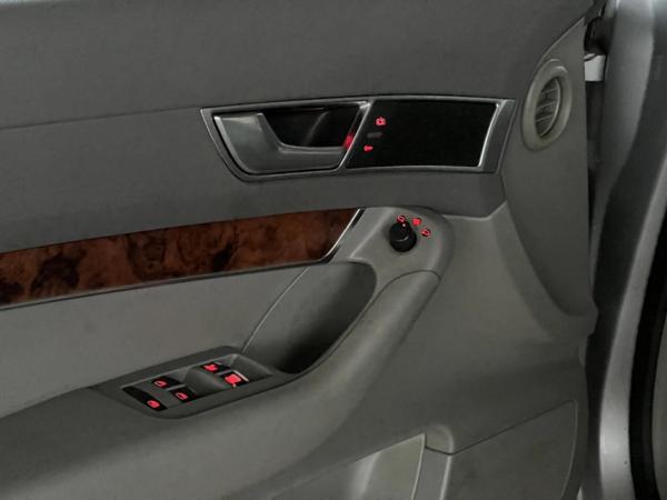 Серый Ауди А6 2005 в Рига, объемом двигателя 3.00 л и пробегом 362 тыс. км за 3100 €, фото 6 на AUTOMOTO.COM.LV
