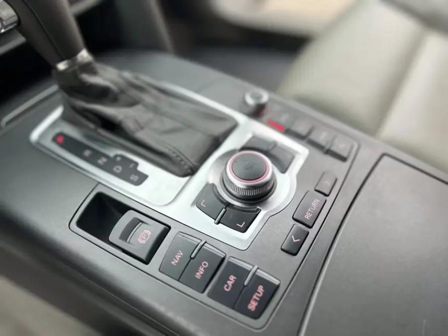 Pelēks Audi A6 2005 Jēkabpils, ar dzinēja tilpumu 3.00 L un nobraukumu 216 tūkst. km par 3890 €, foto 25 vietnē AUTOMOTO.COM.LV