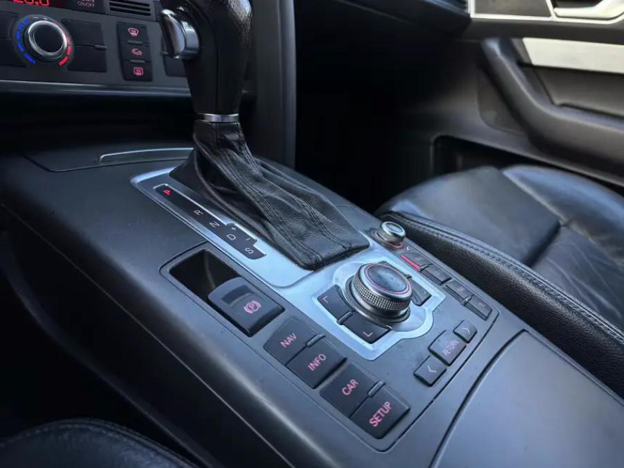 Grey Audi A6 2005 in Riga, with an engine capacity of 3.00 L and mileage of 290 thousand km for 3390 €, photo 19 on AUTOMOTO.COM.LV